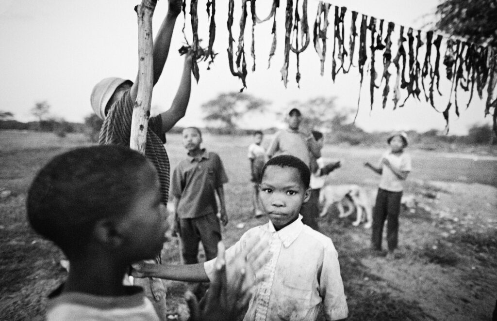 The San: Aids and Dislocation in the Kalahari – ROBERT SEMENIUK